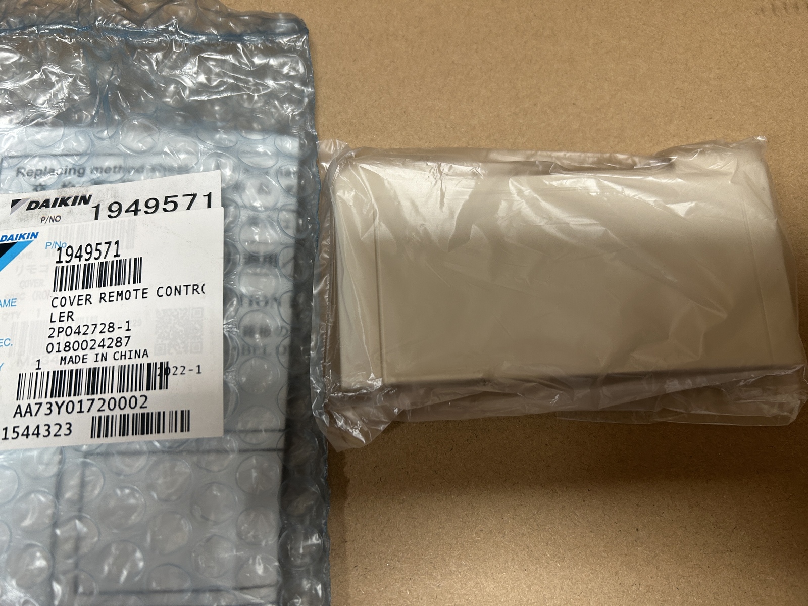 GENUINE DAIKIN AIRCON WALL REMOTE FLAP COVER- | SPARE PART NO: 1949571